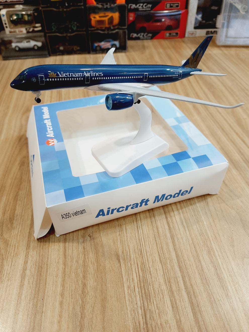 A350 Vietnam Diecast Scale Model Airplane (18 cm) – Gift Galaxy